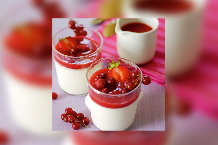 Panna cotta au lait de coco et aux fruits rouges